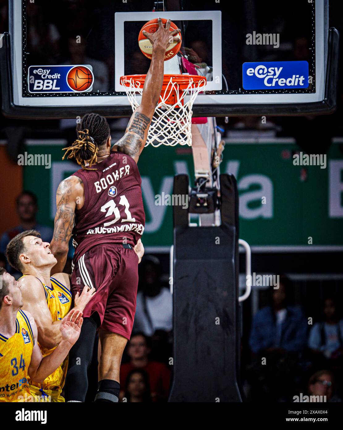 Devin Booker #31 von FC Bayern Muenchen FC Bayern Muenchen vs Alba ...