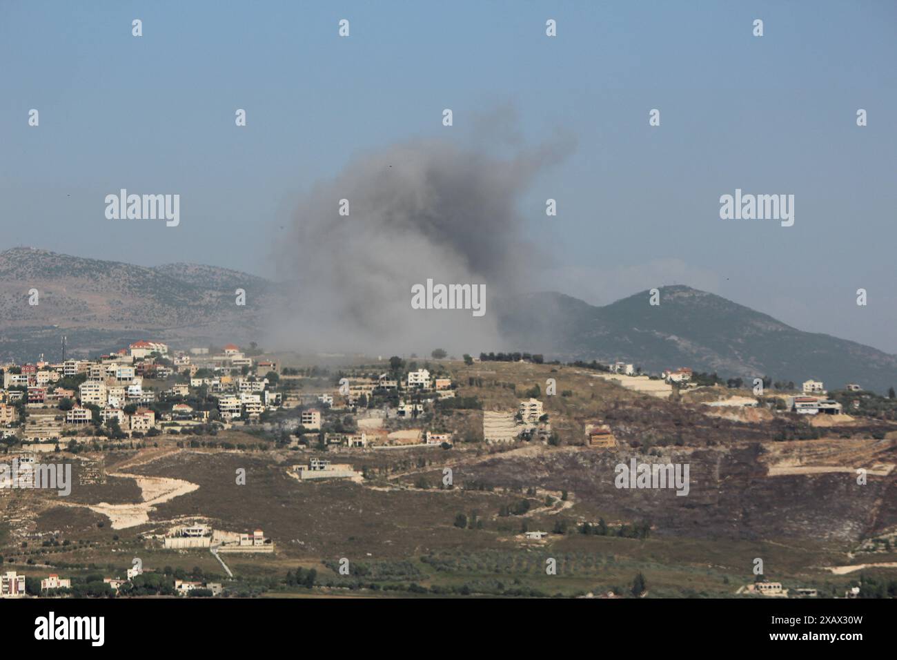 (240609) -- BEIRUT, June 9, 2024 (Xinhua) -- This photo shows smoke ...