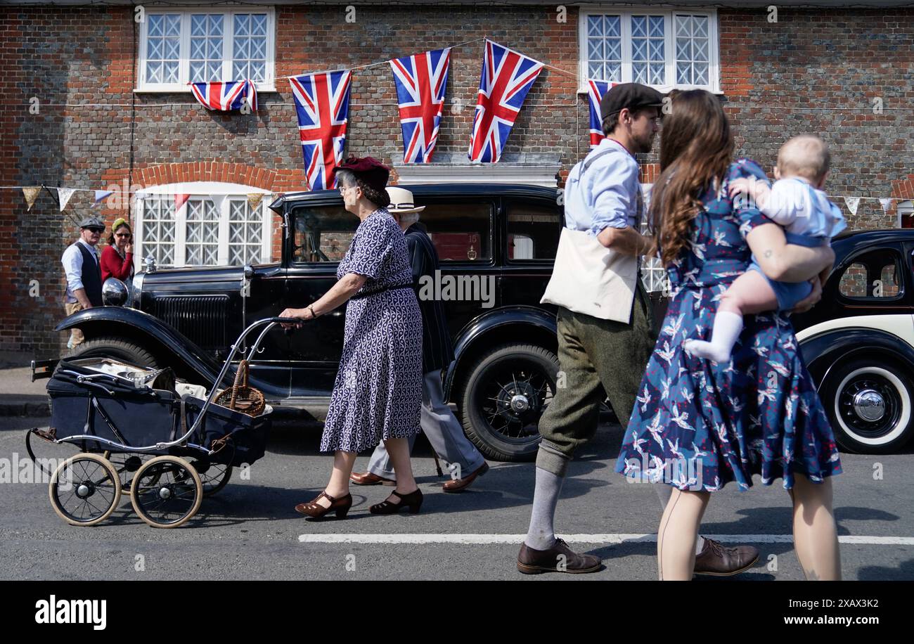 Southwick revival enthusiasts walk down the High street in Southwick ...