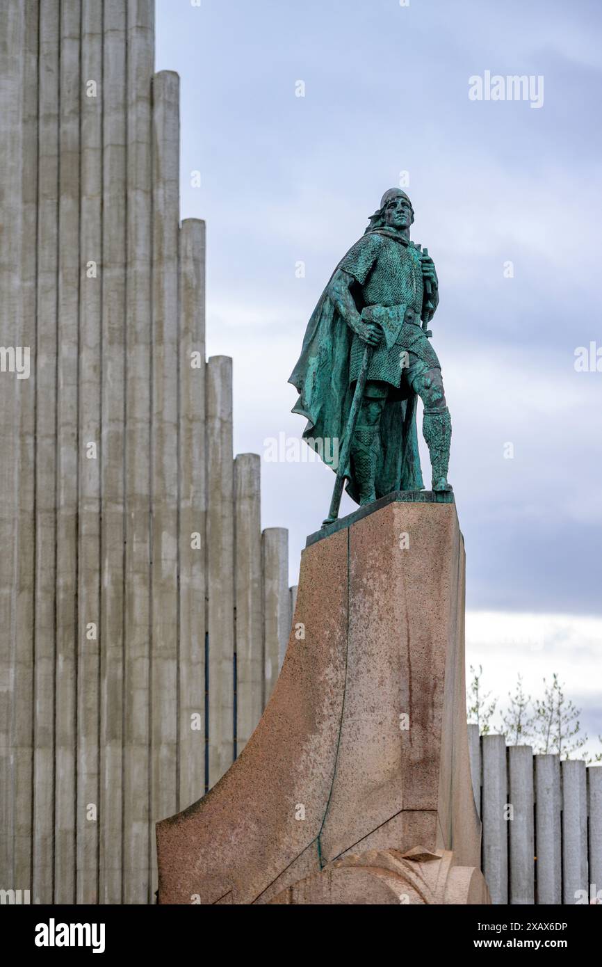 Statue of the viking Leifur Eiríksson (Leiv Erikson) in front of the ...