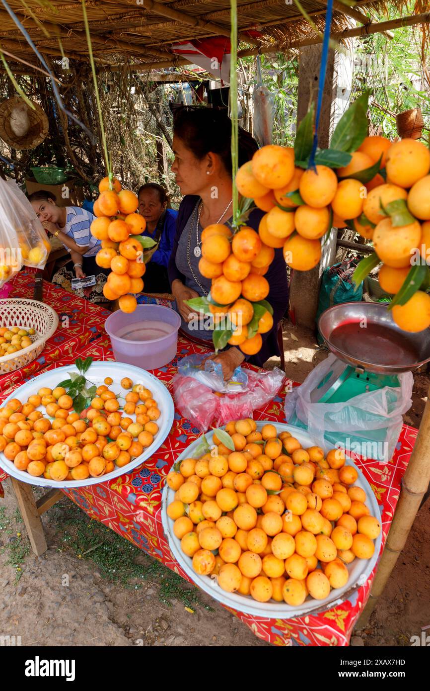Stall selling fruit hi-res stock photography and images - Alamy