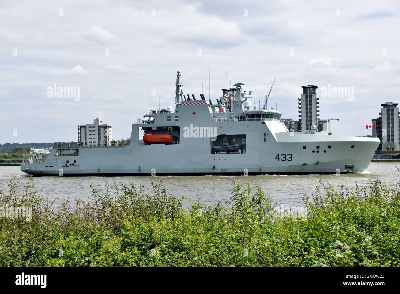 HMCS WILLIAM HALL (AOPV) 433 Harry DeWolf-class offshore patrol vessel ...
