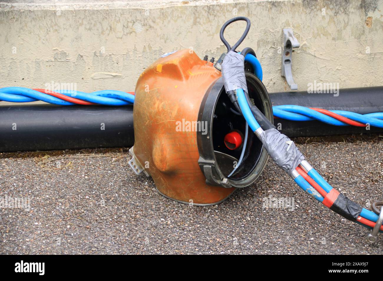 Diving helmet is ready for diving Stock Photo - Alamy