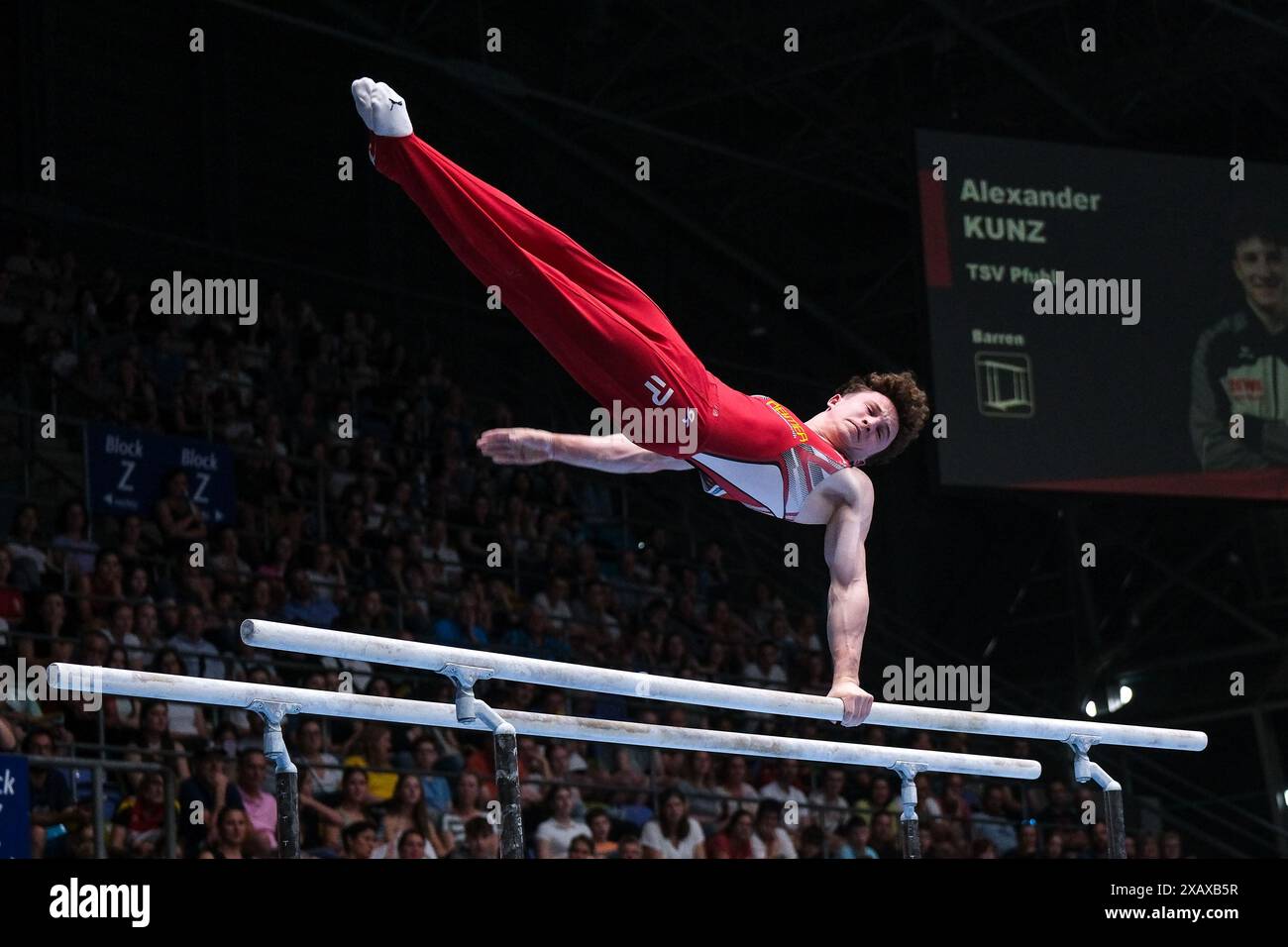 Alexander Kunz (Turn- und Sportverein Pfuhl 1894) turnt am Barren, Die ...