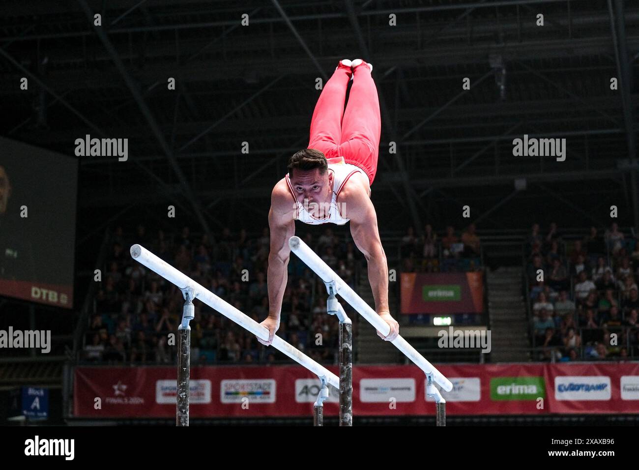 Andreas Toba (TK Hannover) turnt am Barren. Die Finals 2024, Deutsche ...