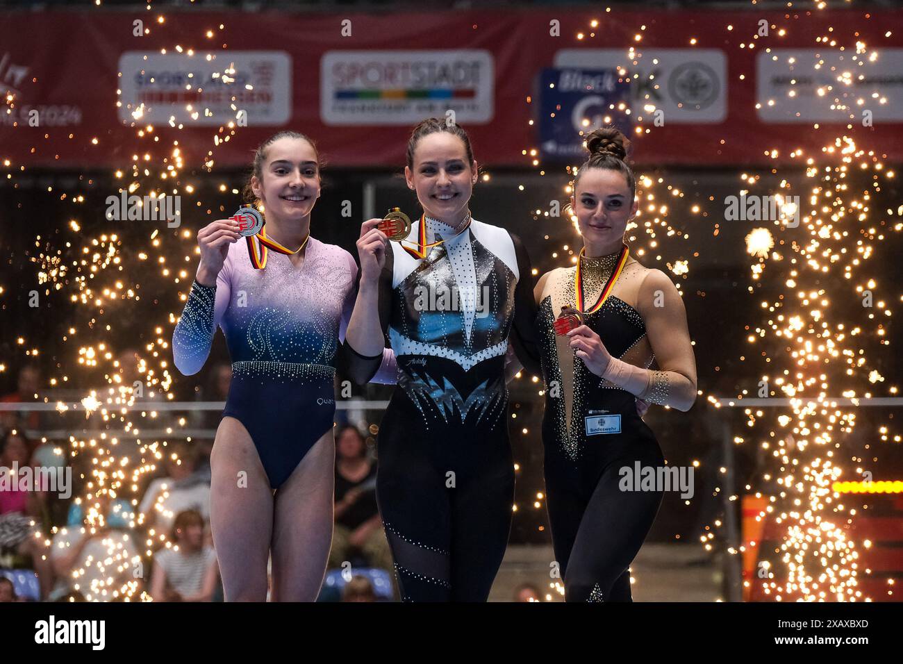 Helen Kevric (MTV Stuttgart), Sarah Voss (TZ DSHS Köln) und Pauline ...
