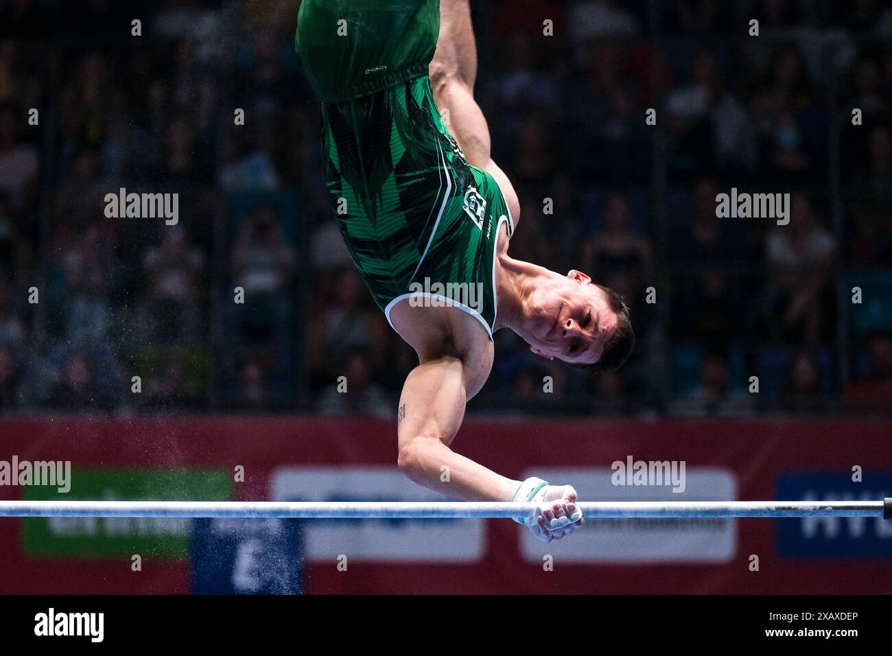Lukas Dauser (TSV Unterhaching) turnt am Reck, Die Finals 2024 ...