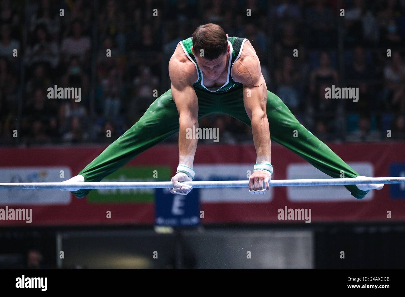 Lukas Dauser (TSV Unterhaching) turnt am Reck, Die Finals 2024 ...