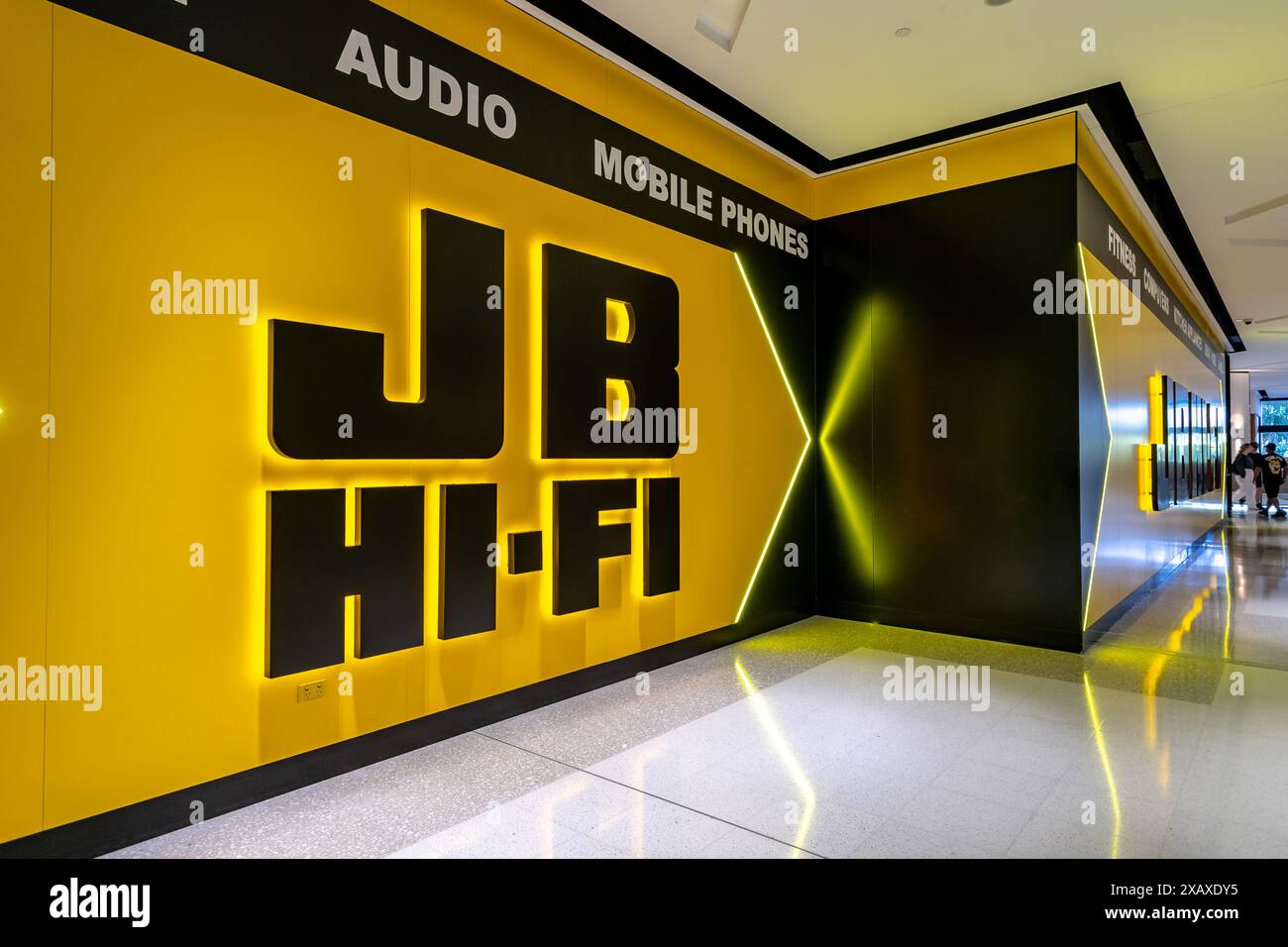 Gold Coast, Australia - JB Hi-Fi electronics store in Pacific Fair shopping centre Stock Photo ...