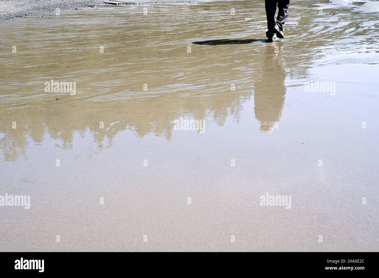 Walking through water in sand hi-res stock photography and images - Alamy