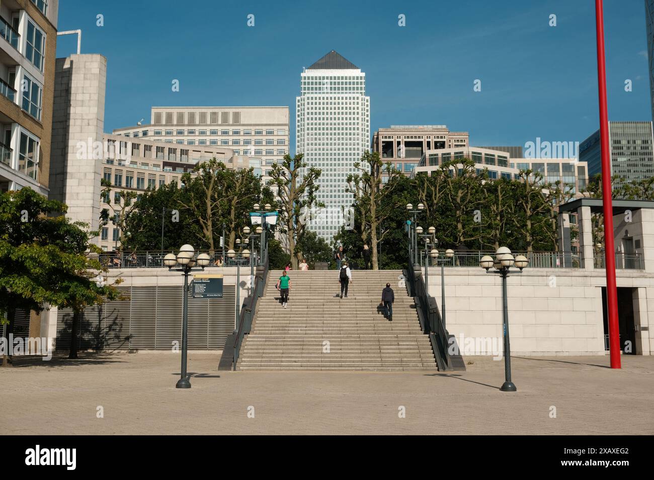 Westferry Circus steps and 1 Canada Square, Canary WharfLondon Stock ...