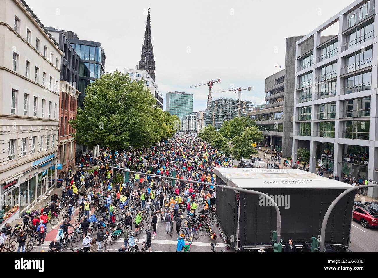 09 June 2024, Hamburg: Cyclists on an ADFC bicycle rally stand on ...