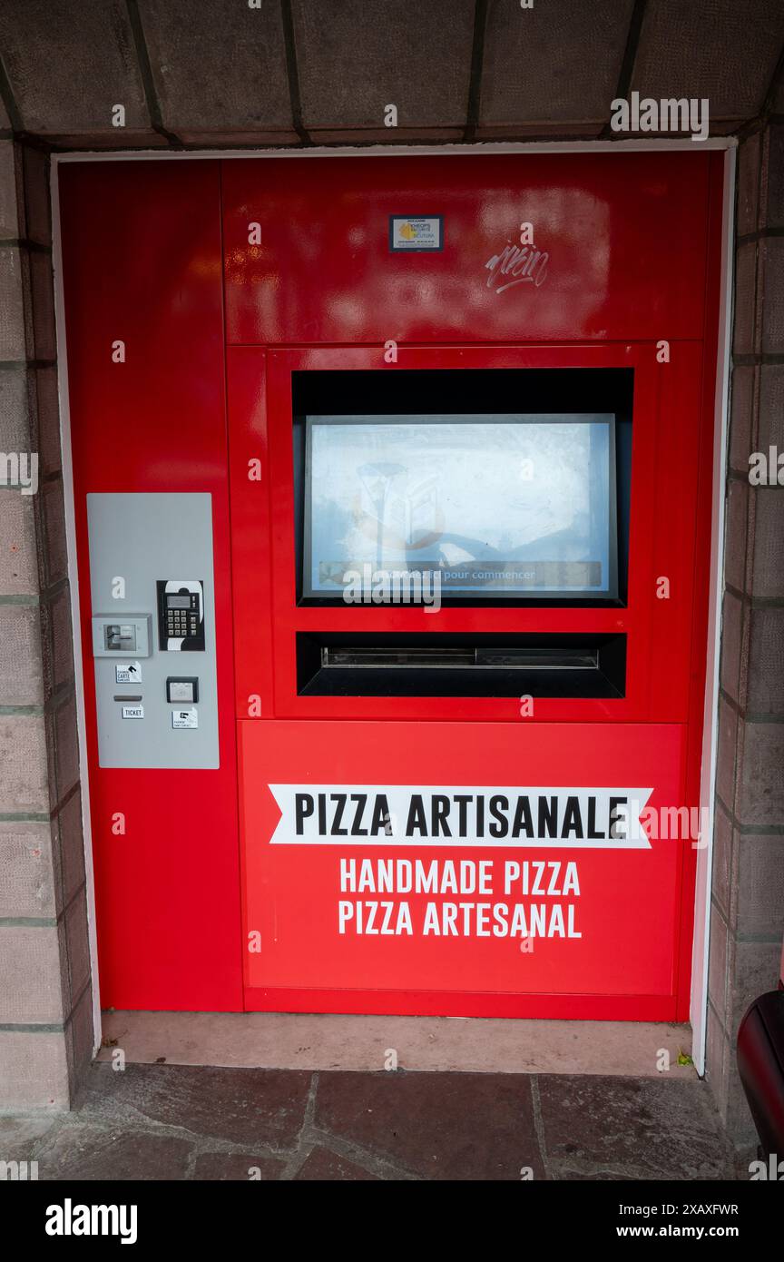 Pizza artisanale vending machine hi-res stock photography and images ...