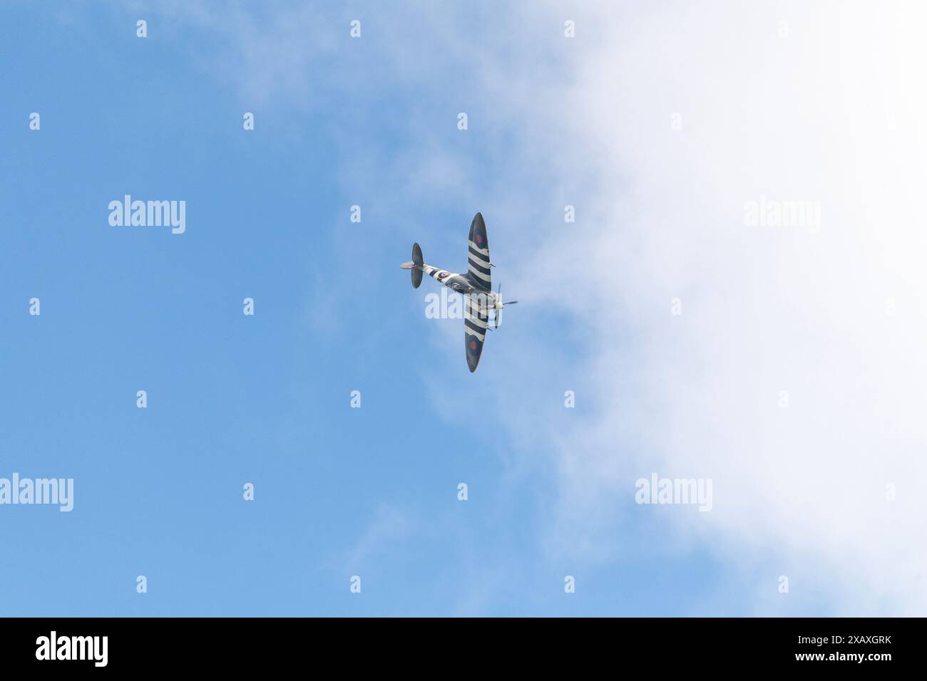 1944 d day spitfire hi-res stock photography and images - Alamy