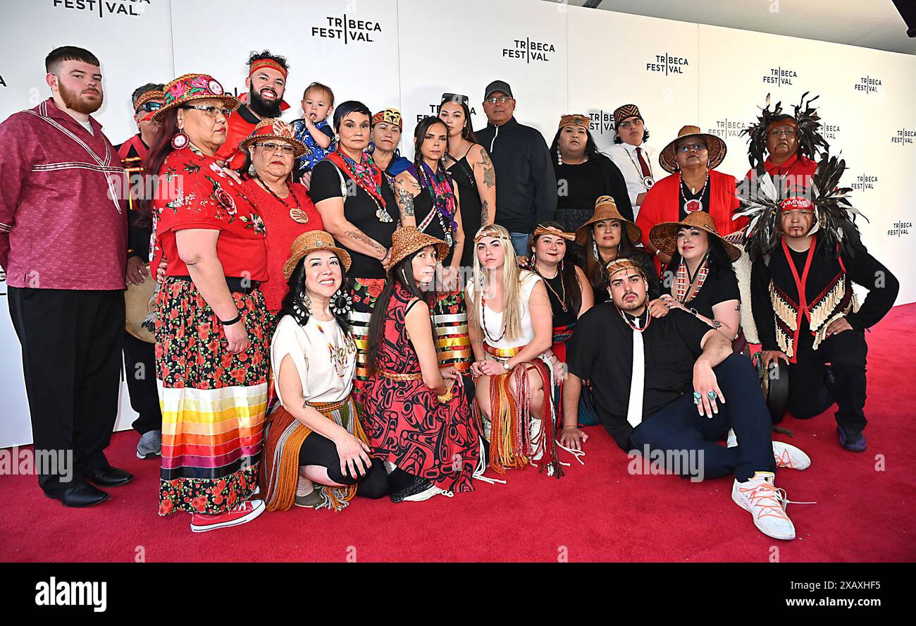 Gerry Davis, Nona Blouin and Deborah Parker with guests attend the ...
