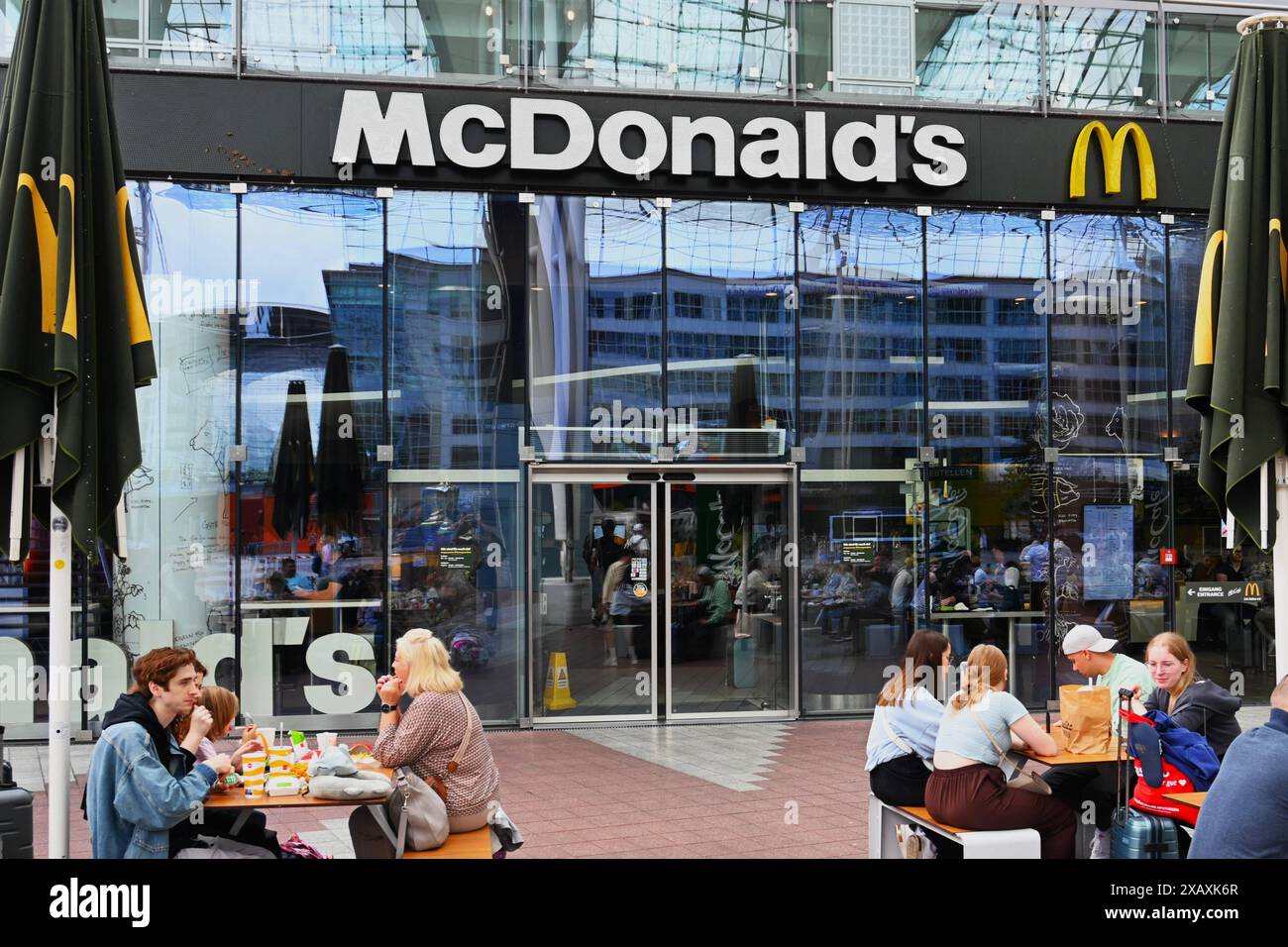 Welt mcdonalds hi-res stock photography and images - Alamy