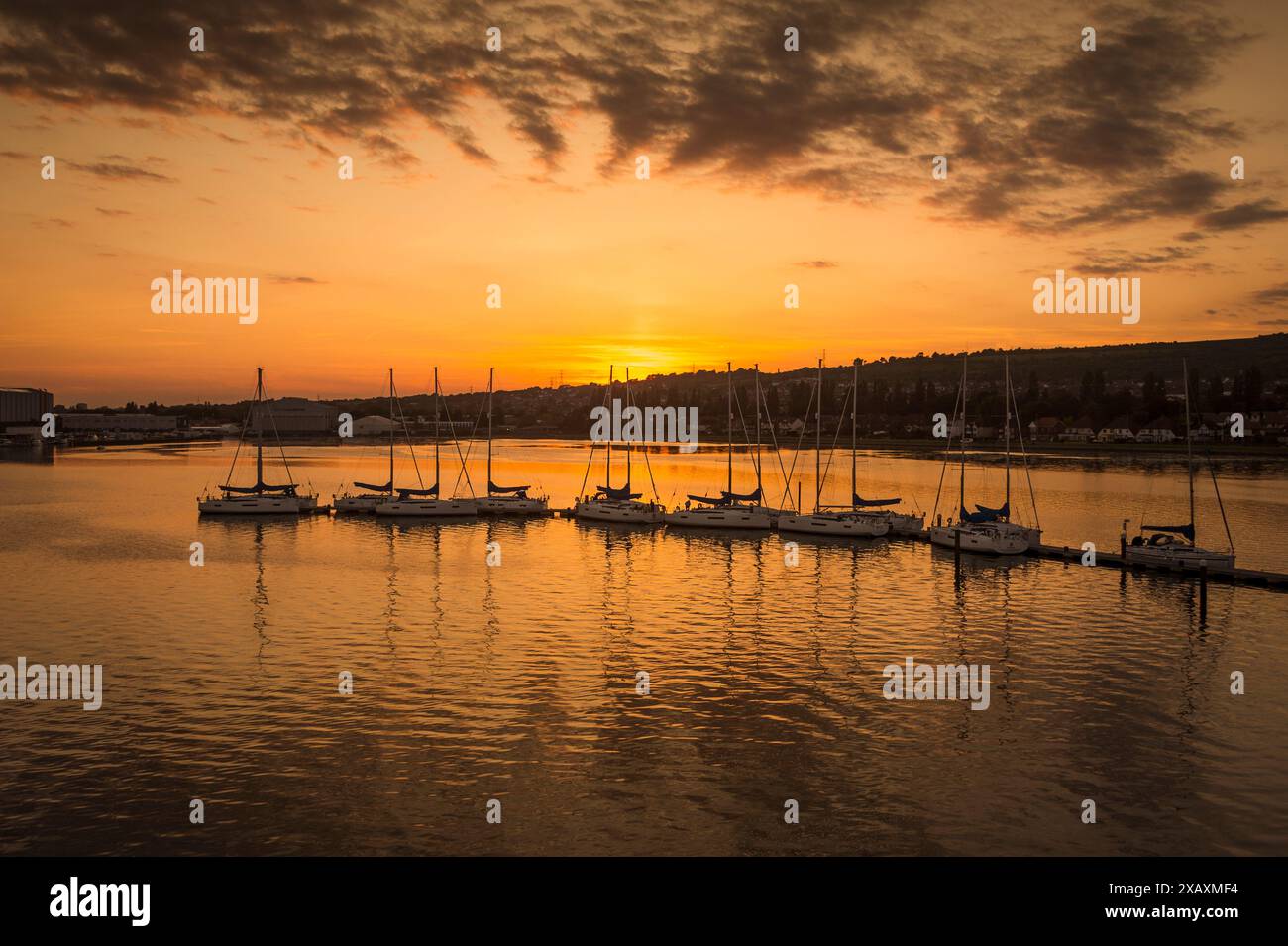 Golden sunset sea sailing yachts hi-res stock photography and images ...