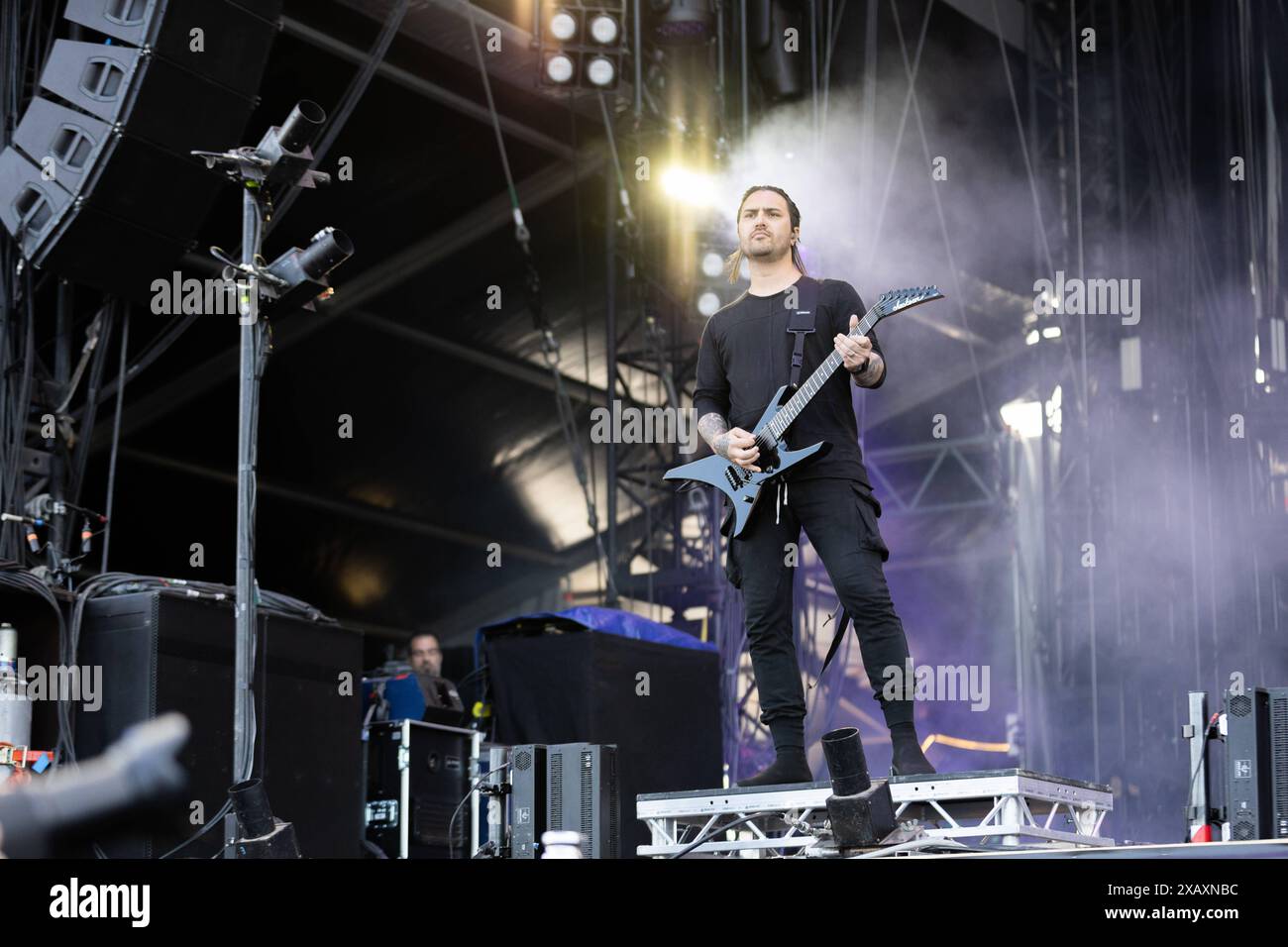 Sean Delander Gitarre während des Auftritts der australischen Deathcore ...