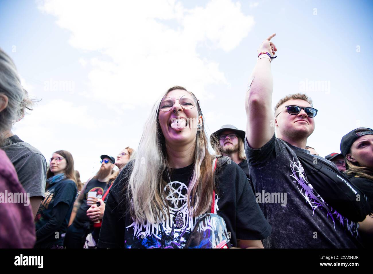 Fans während des Auftritts der australischen Deathcore-Band Thy Art Is Murder im Rahmen des ...