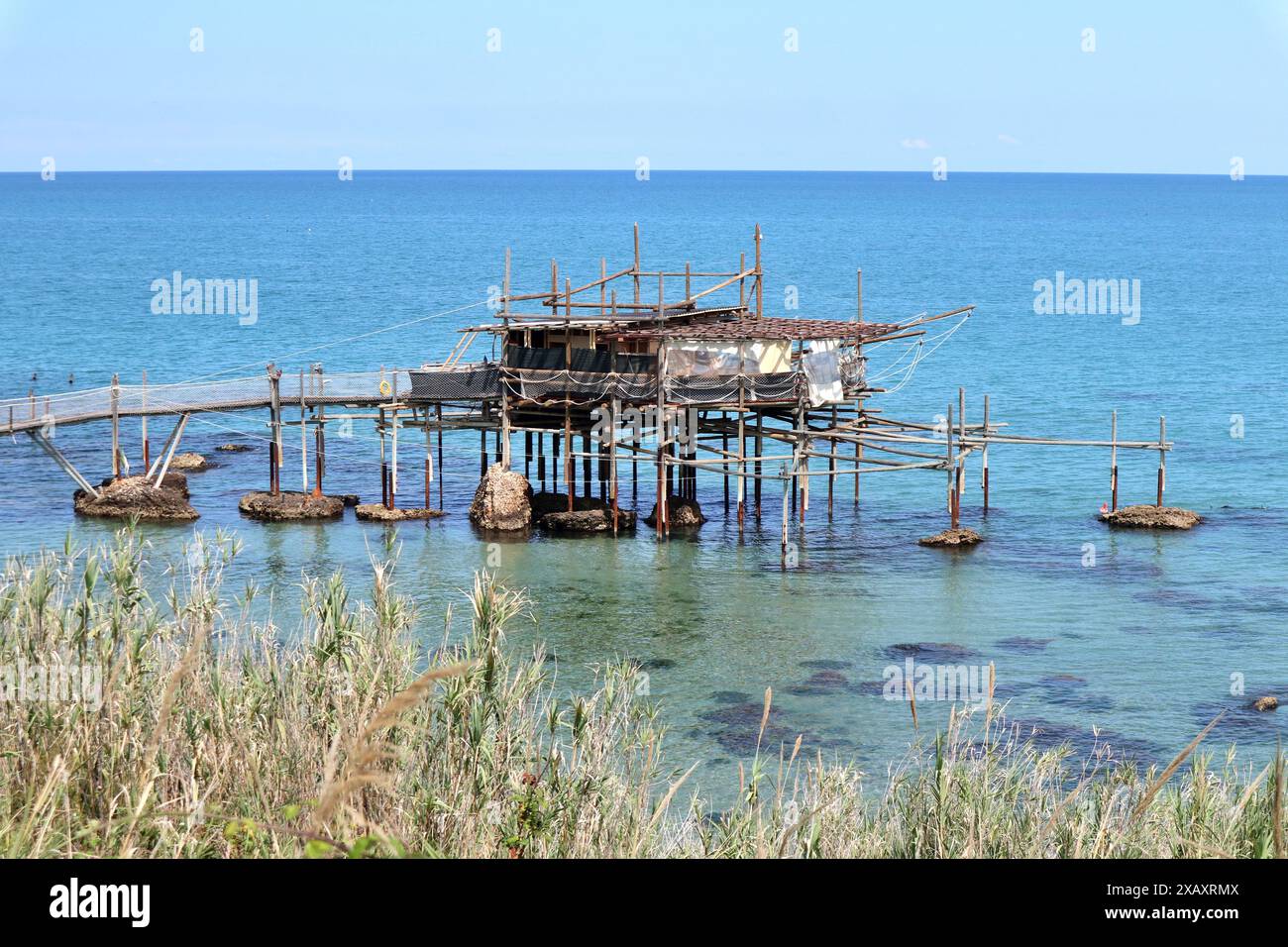 Vasto Marina - Trabocco Cungarelle Stock Photo - Alamy