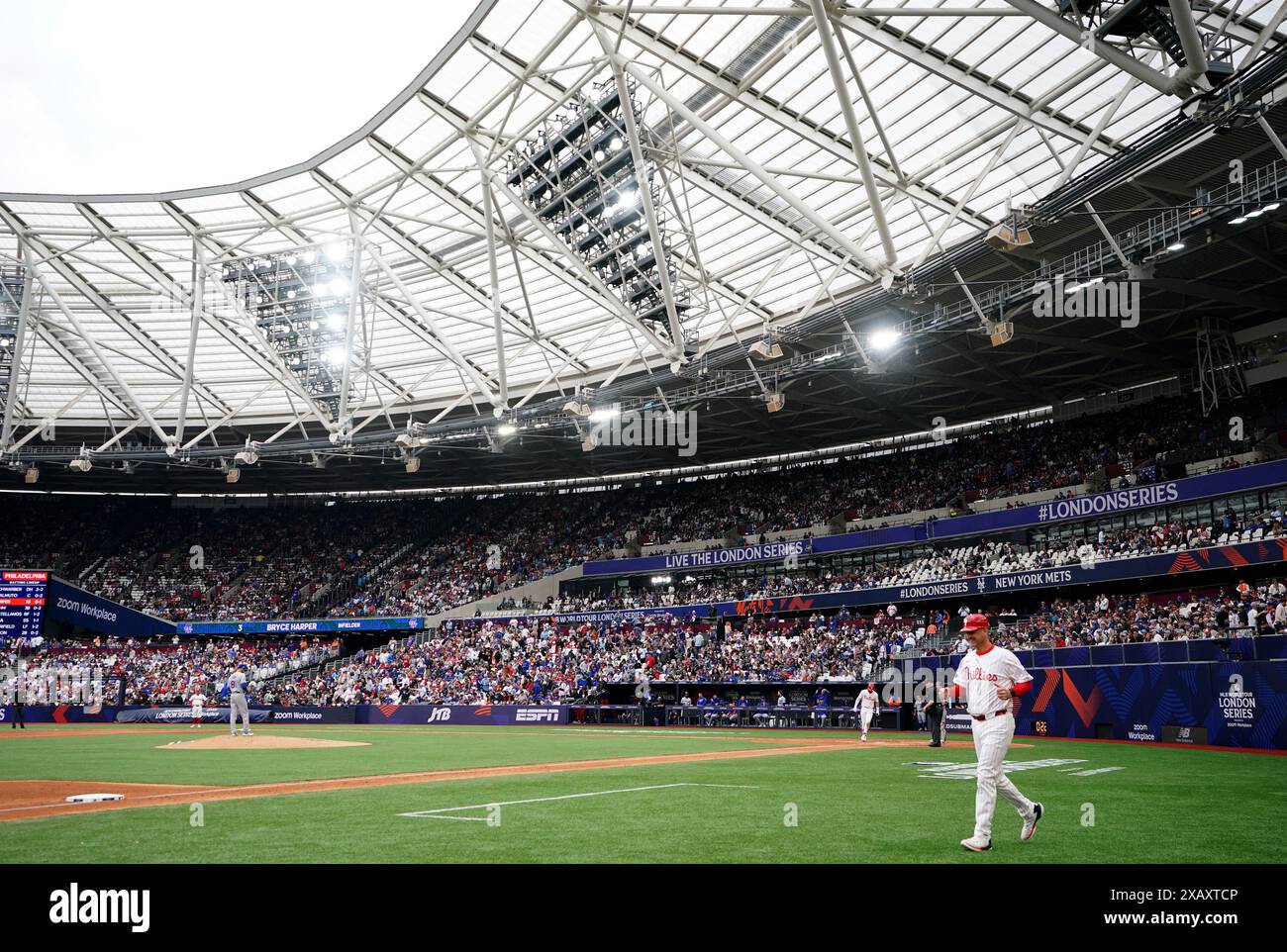 A general view of the ground during game two of the MLB London Series ...