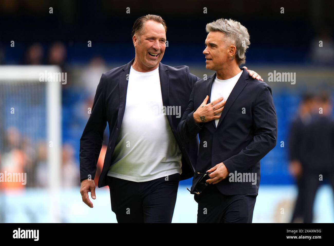 David Seaman (left) and Robbie Williams before Soccer Aid for UNICEF ...