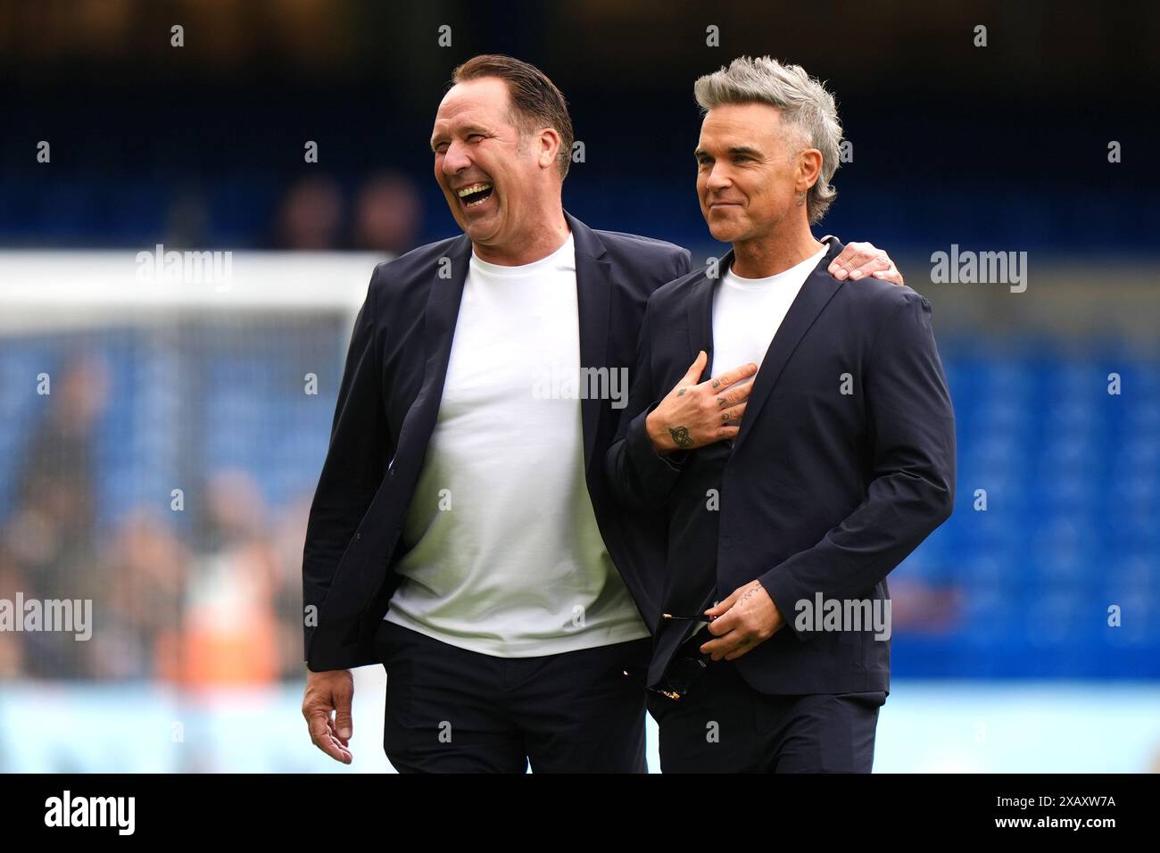 David Seaman (left) and Robbie Williams before Soccer Aid for UNICEF ...