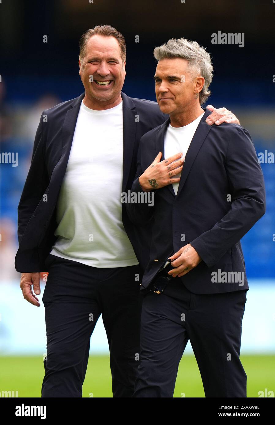 David Seaman (left) and Robbie Williams before Soccer Aid for UNICEF ...