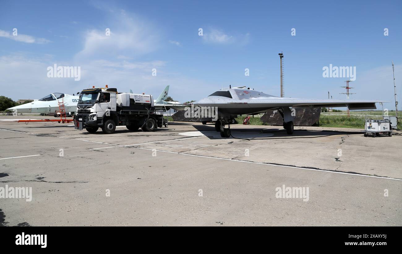 Sukhoi S-70 Okhotnik-B (Hunter-B) a Russian heavy UCAV that was being ...