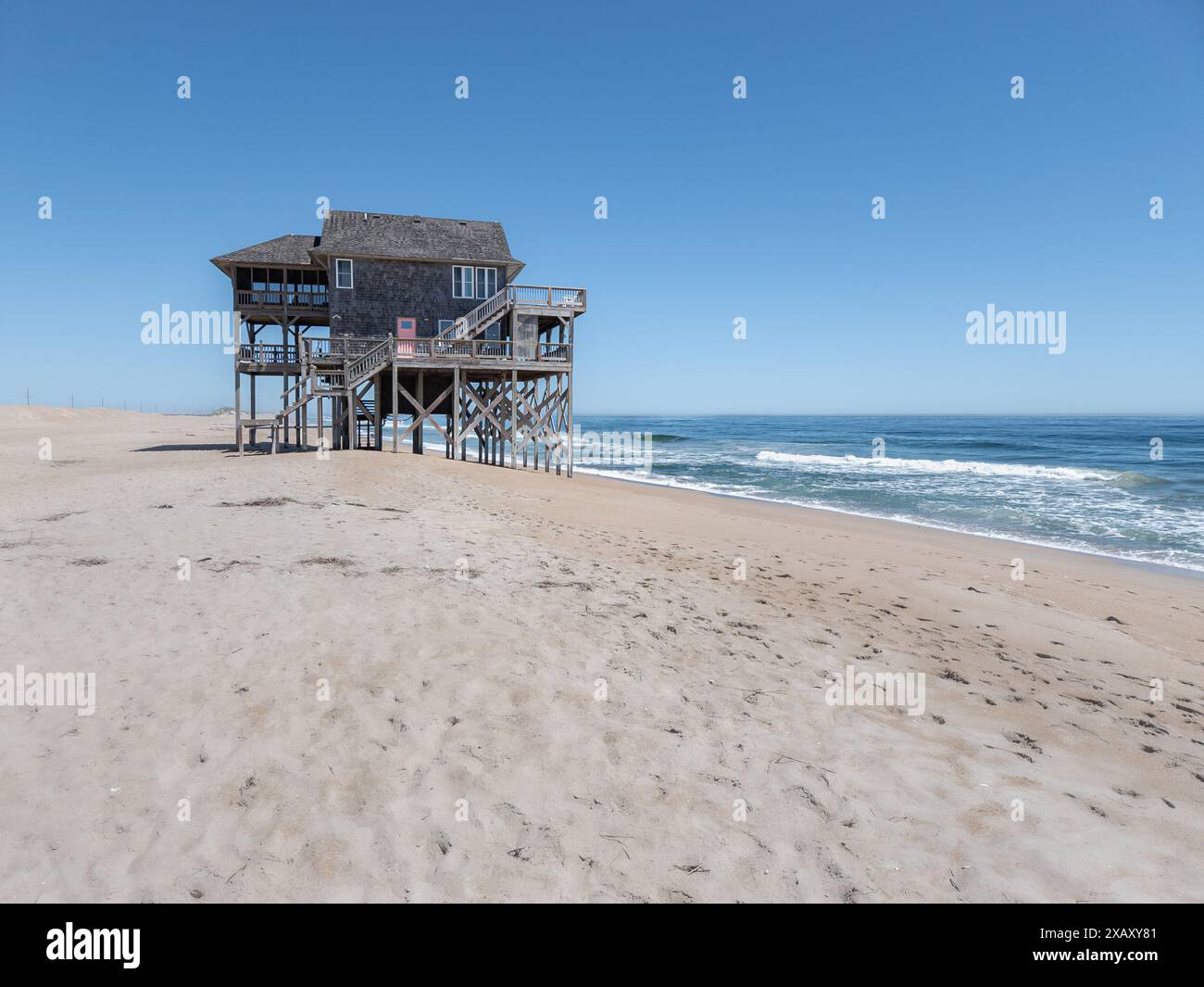 Typical architecture Outer Banks coastal style beach cottage in ...