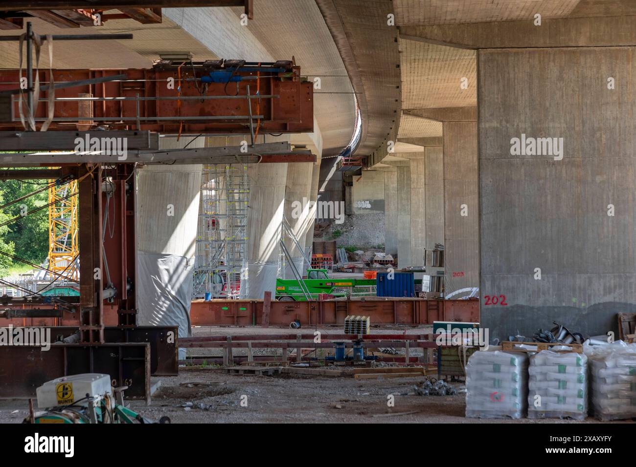 Bilderserie 08.06.2024 Ausbau der BAB 3 bei Erlangen, Brückenneubau ...