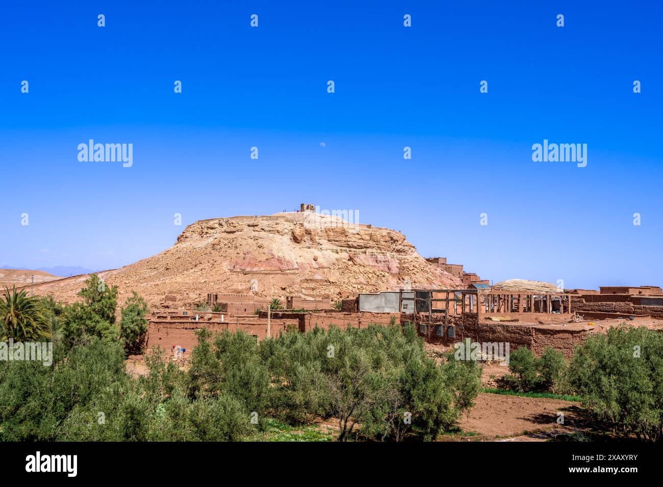 The architectural style of the mud house is elegant and attracts movie ...