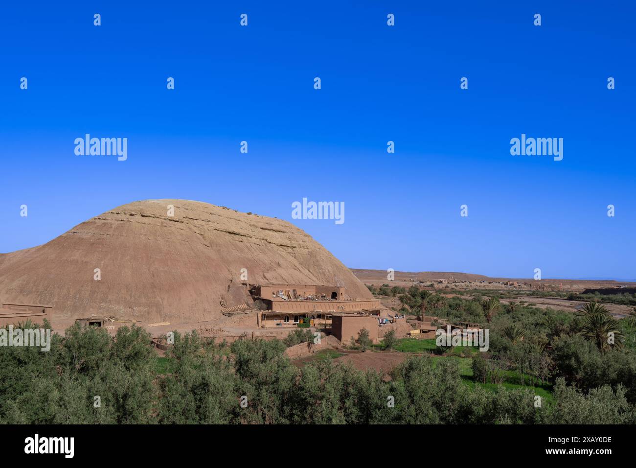 The architectural style of the mud house is elegant and attracts movie ...