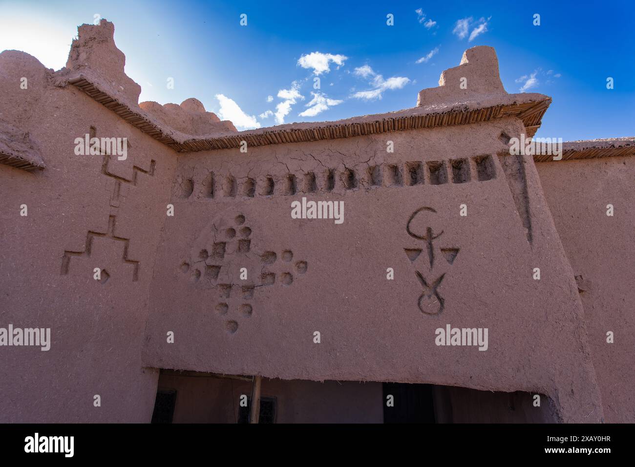 The architectural style of the mud house is elegant and attracts movie ...