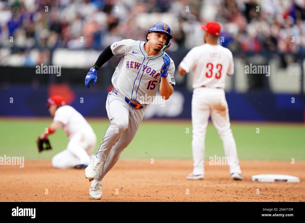 New York Mets' Tyrone Taylor runs to third base during game two of the ...