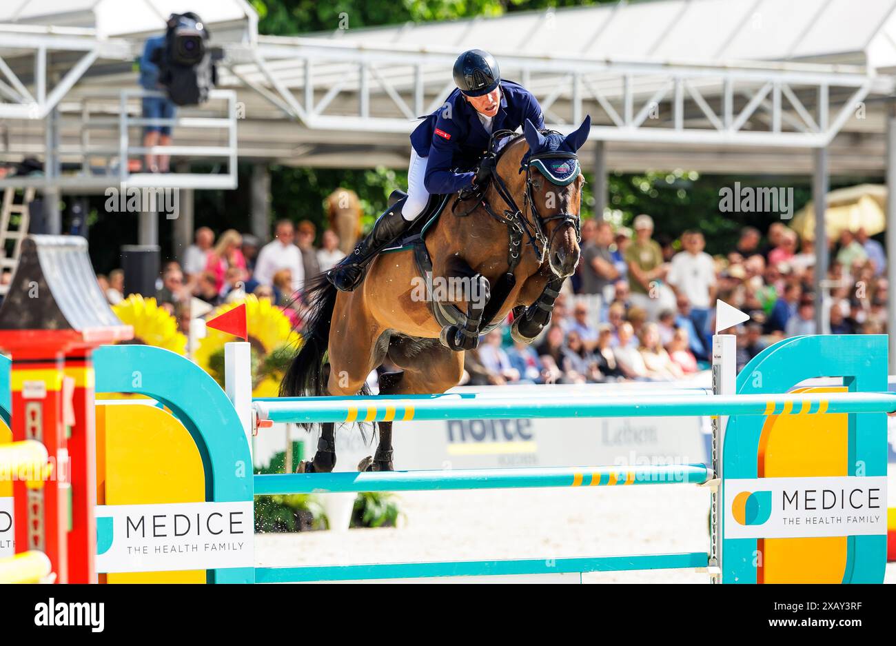 Balve, Germany. 09th June, 2024. Equestrian sport: Jumping, German ...