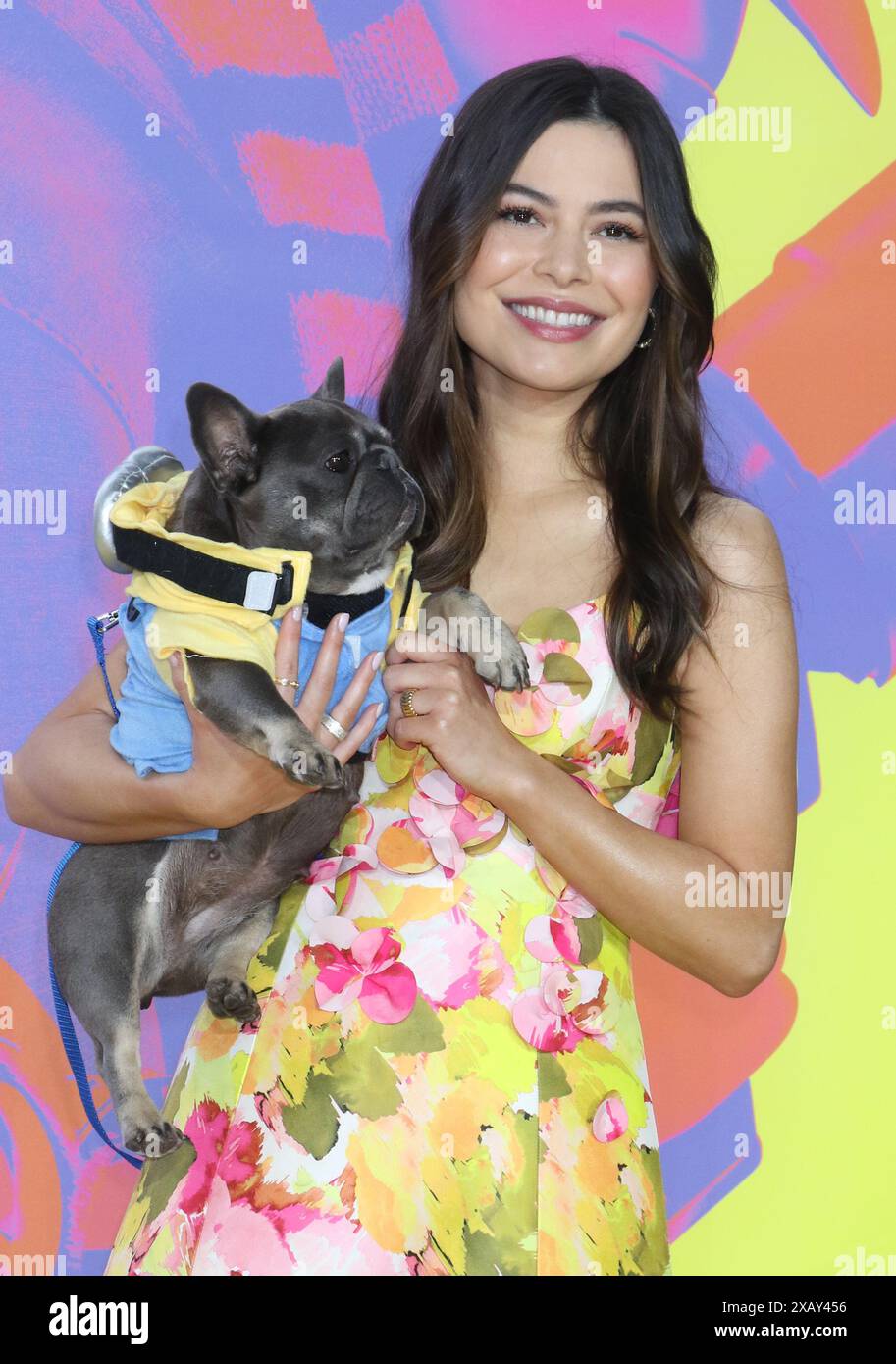 Miranda cosgrove hi-res stock photography and images - Alamy