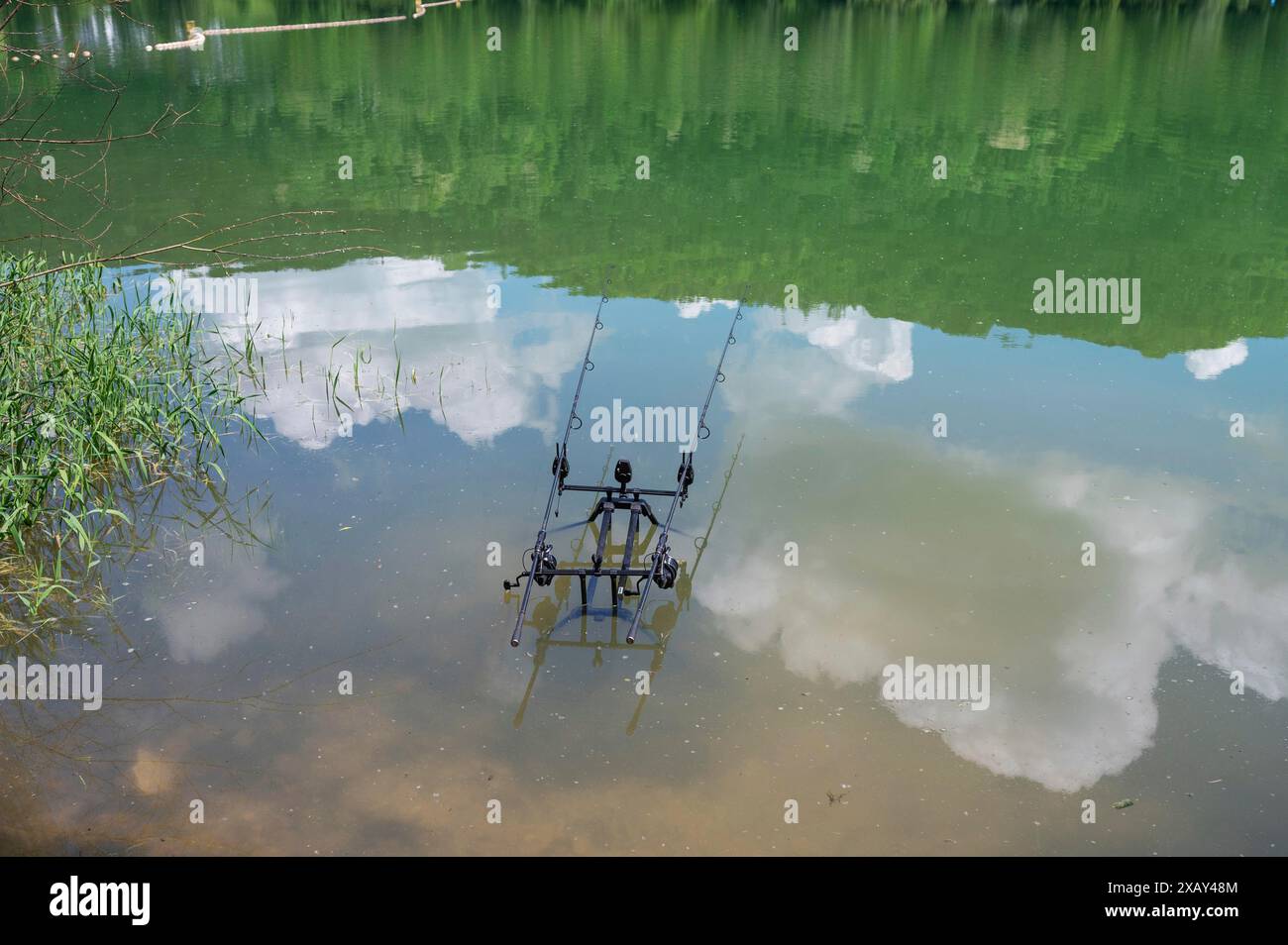Fishing rod holder with automatic motion detector in a reservoir ...