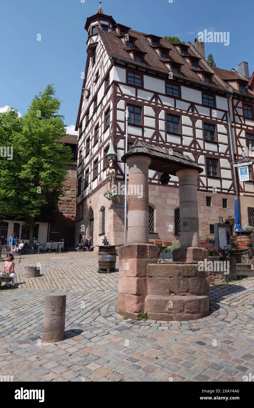 Tiergaertnertorplatz 14th century, medieval draw well, Pilatushaus ...