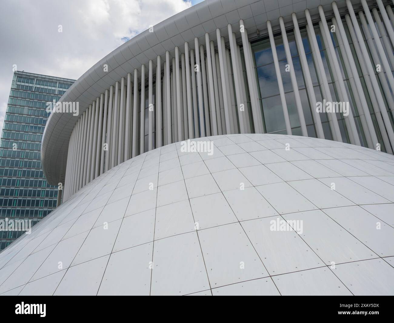 Large round window hi-res stock photography and images - Alamy