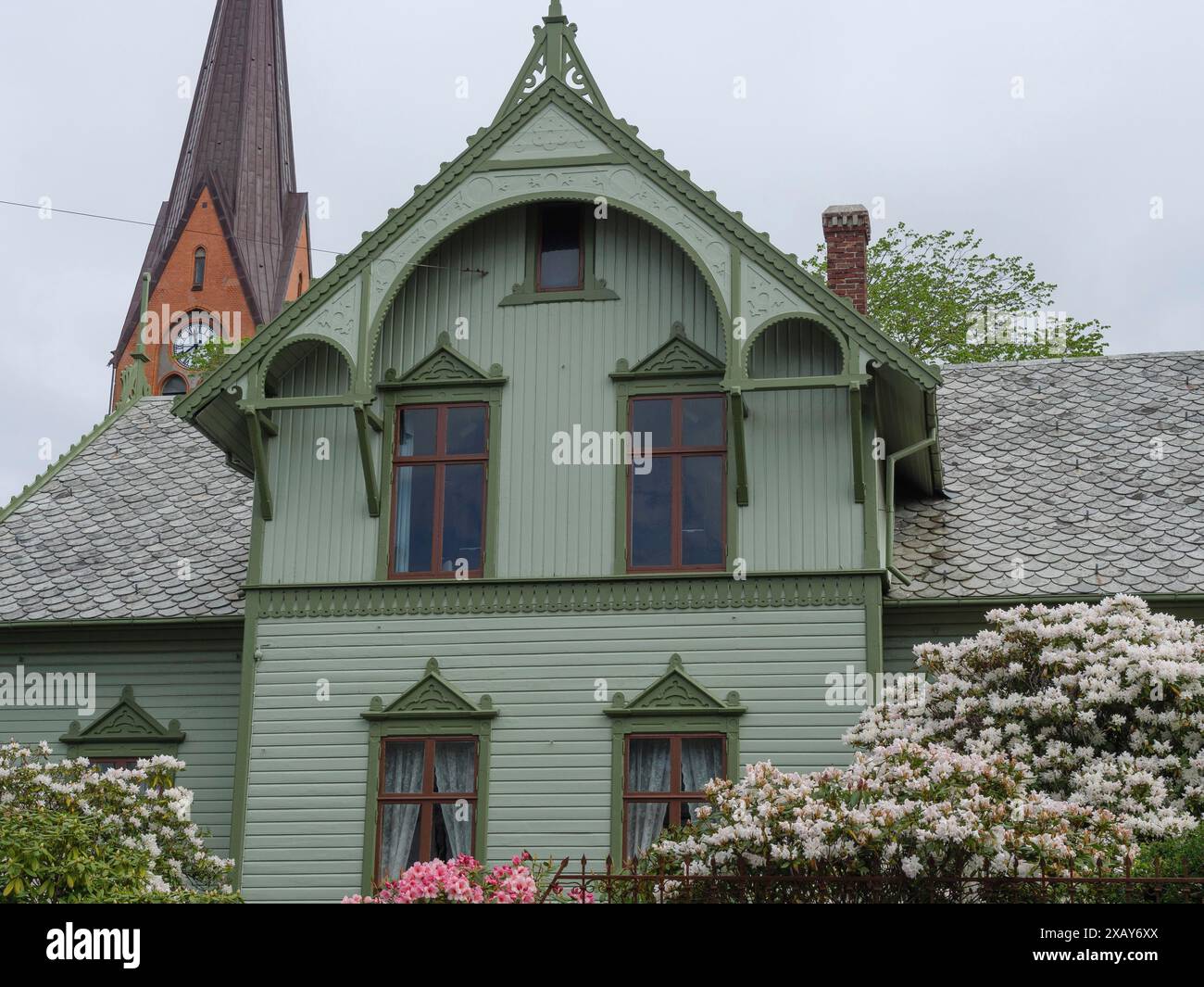House with pointed roof hi-res stock photography and images - Alamy