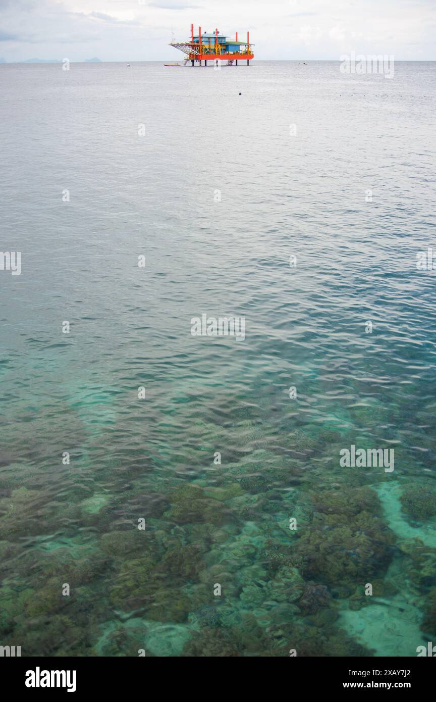 Oil rig dive Stock Photo - Alamy