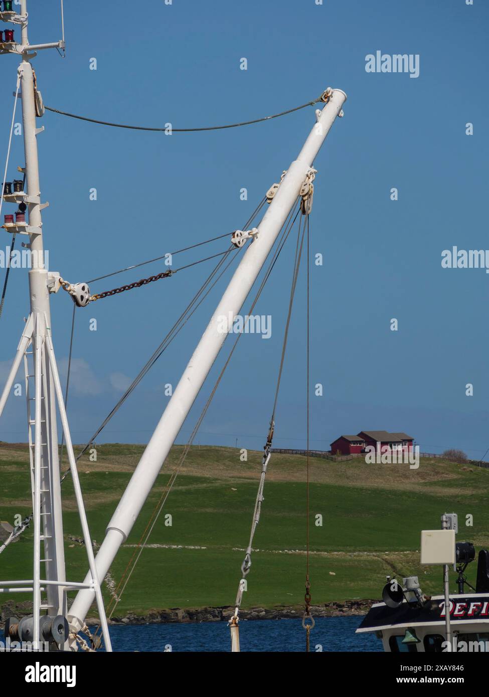 Behind the mast hi-res stock photography and images - Alamy