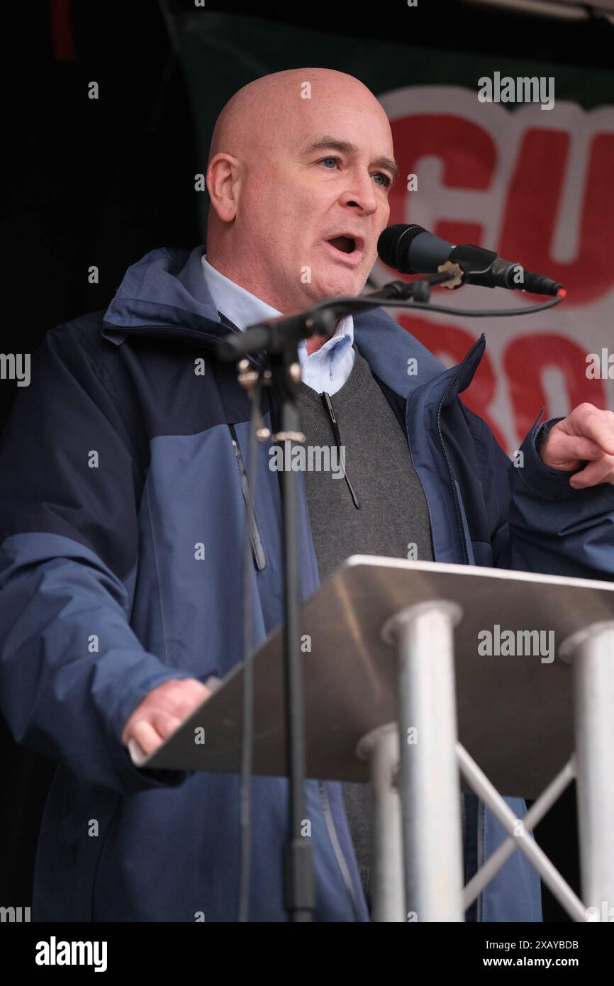 London, UK. 5th Nov 2022. Mick Lynch addresses the thousands of Trades ...