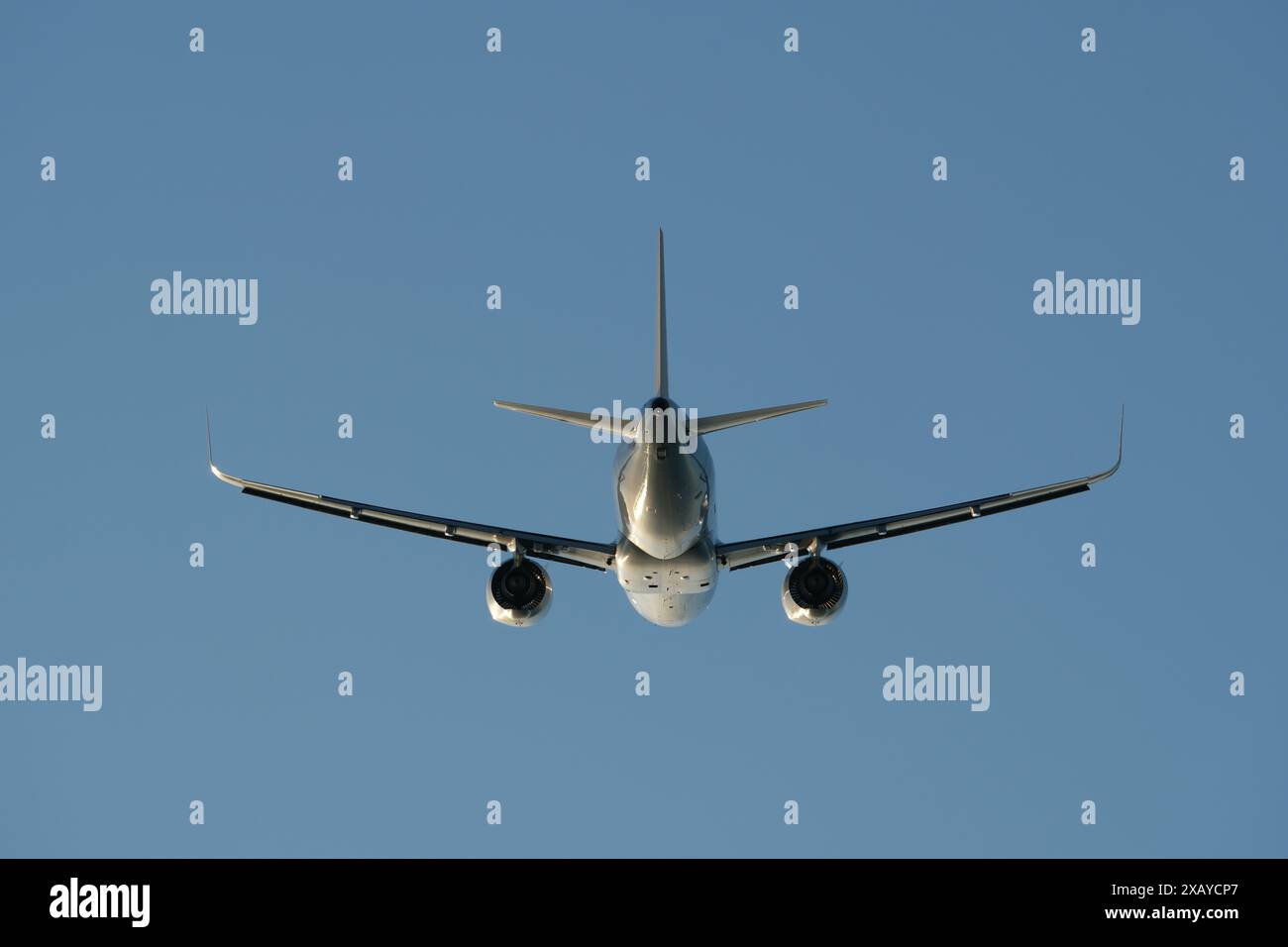 Airplane taking off rear view hi-res stock photography and images - Alamy