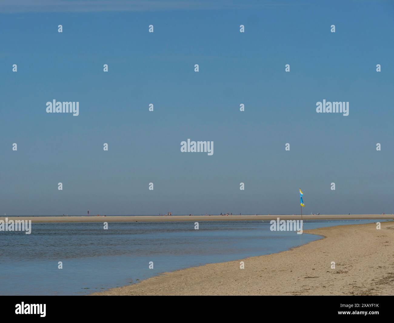 Vast beach hi-res stock photography and images - Alamy