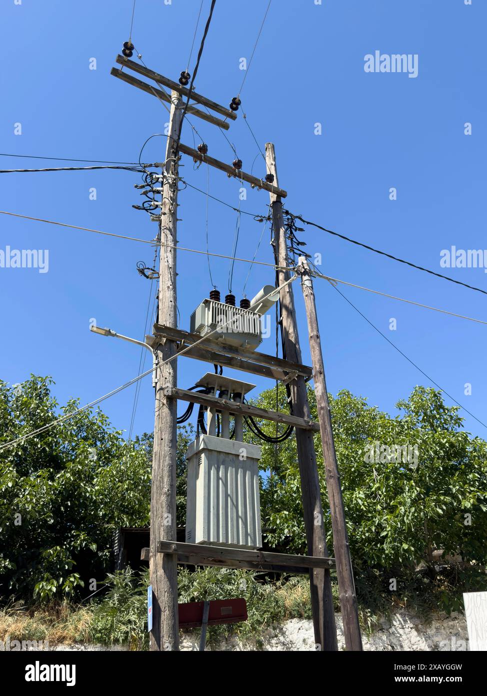 Power supply with electricity via electricity pylon with power cable ...