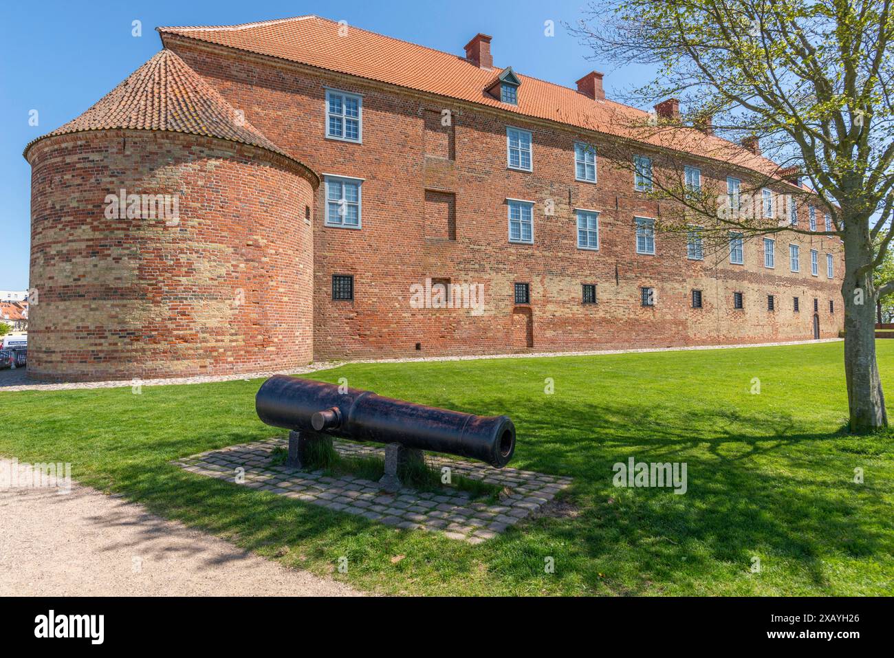 Sonderborg, Als, town of Sonderburg, lawn, historic cannon, brick ...