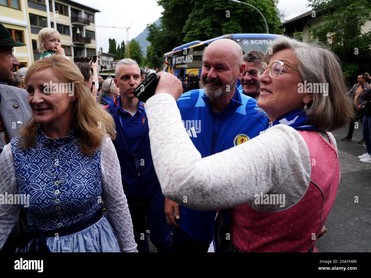 Mayor of Garmisch-Partenkirchen Elizabeth Koch (right) greets Scotland ...