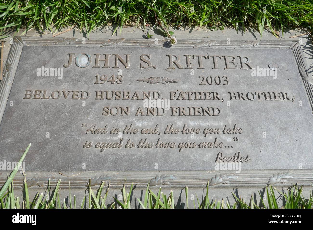 Los Angeles, California, USA 6th June 2024 Actor John Ritter Grave in Court of Liberty, Gardens ...